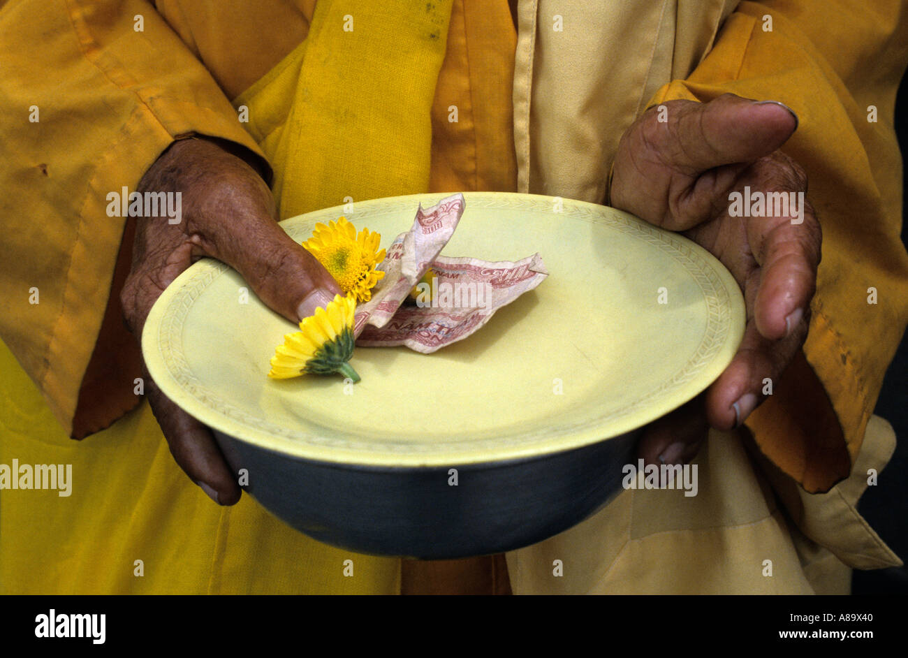 Vietnam Monk begging for alms Stock Photo - Alamy