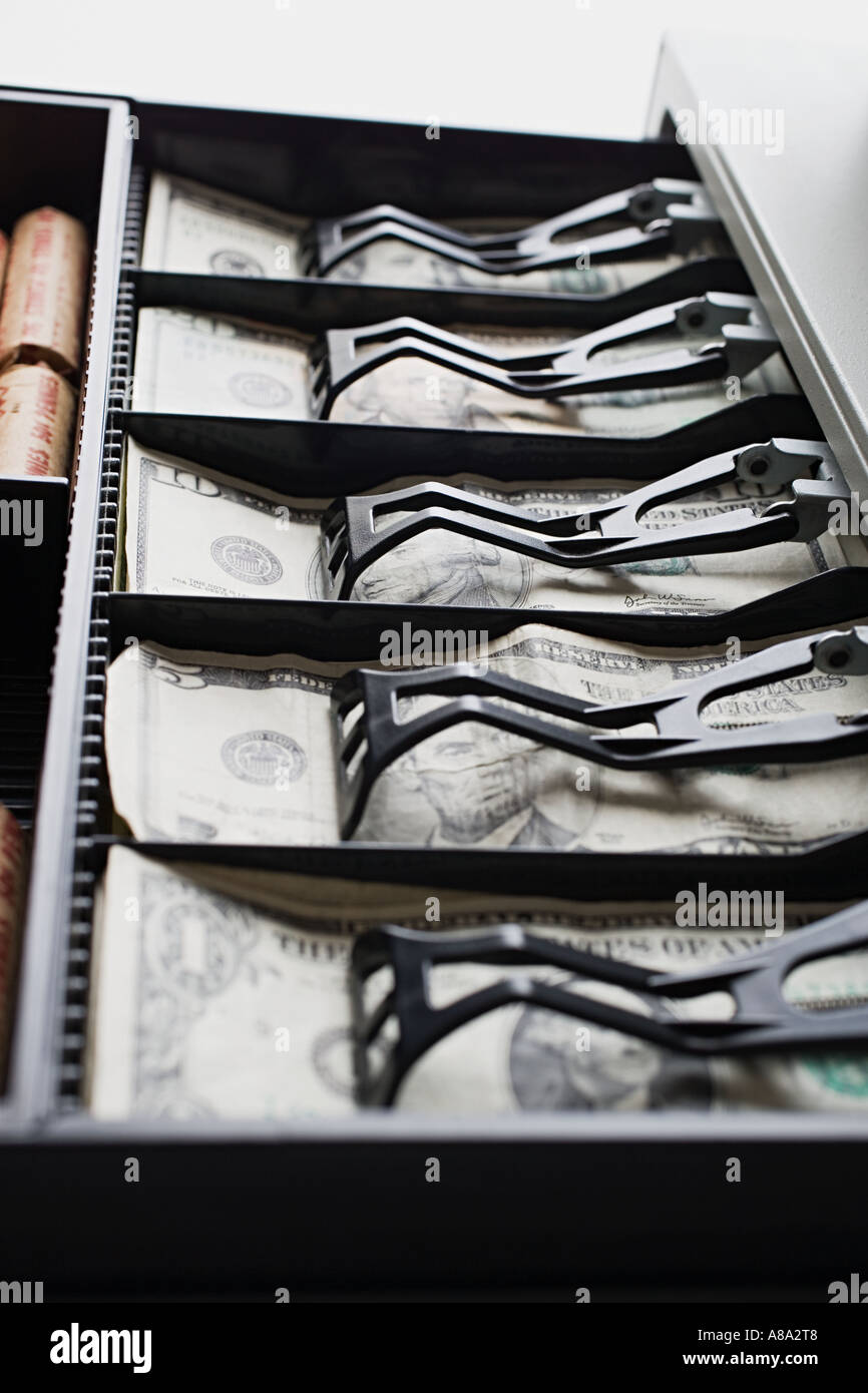 Money in a row hi-res stock photography and images - Alamy