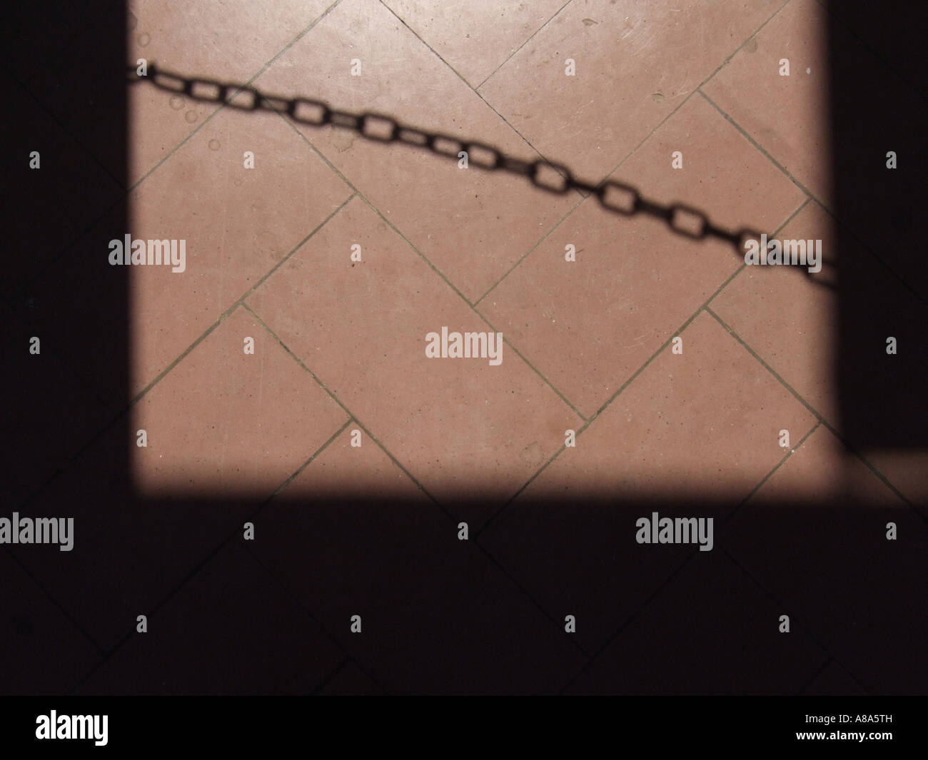 Chain floor tiles room hi-res stock photography and images - Alamy
