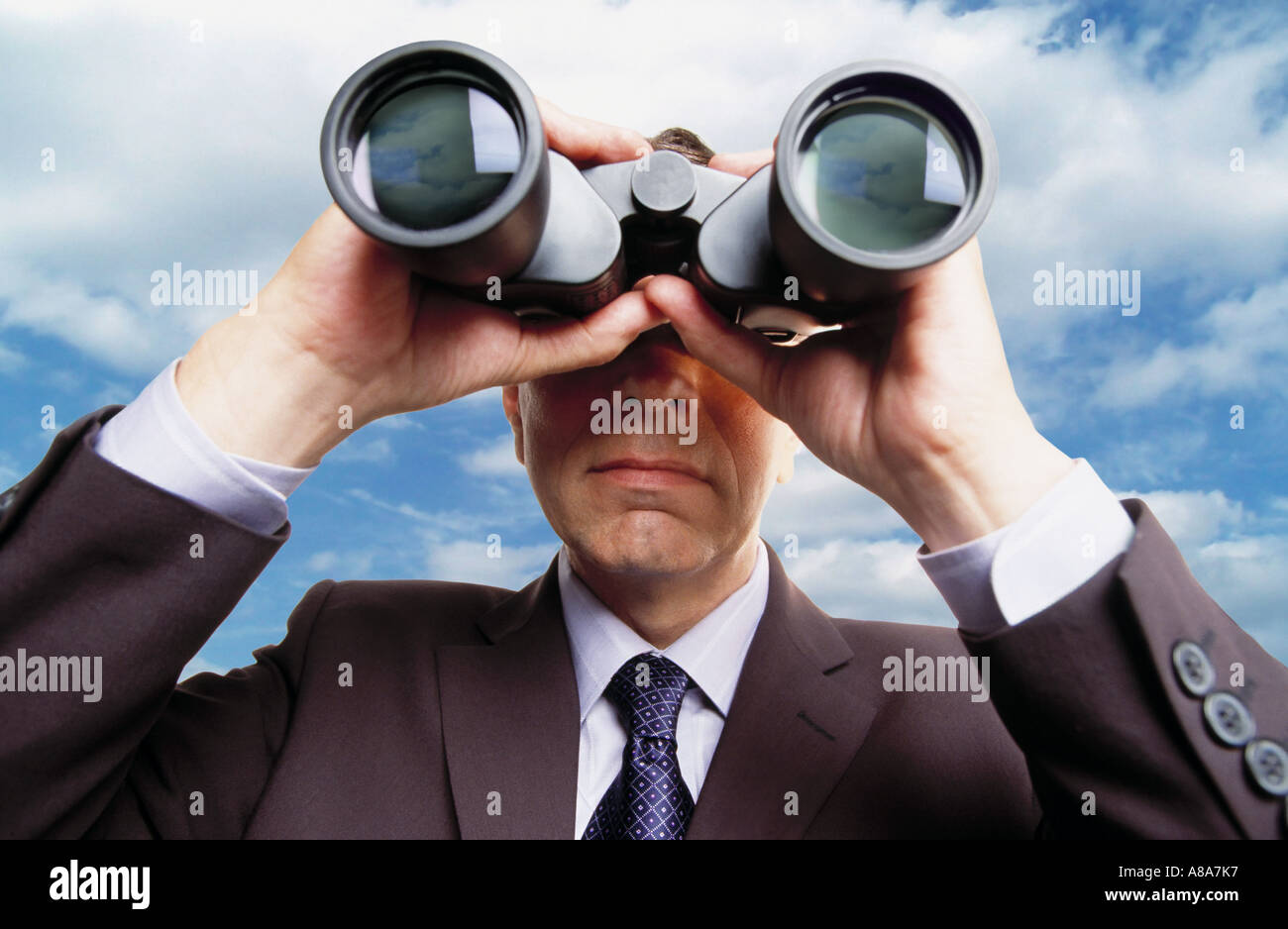 Man using binoculars hi-res stock photography and images - Alamy