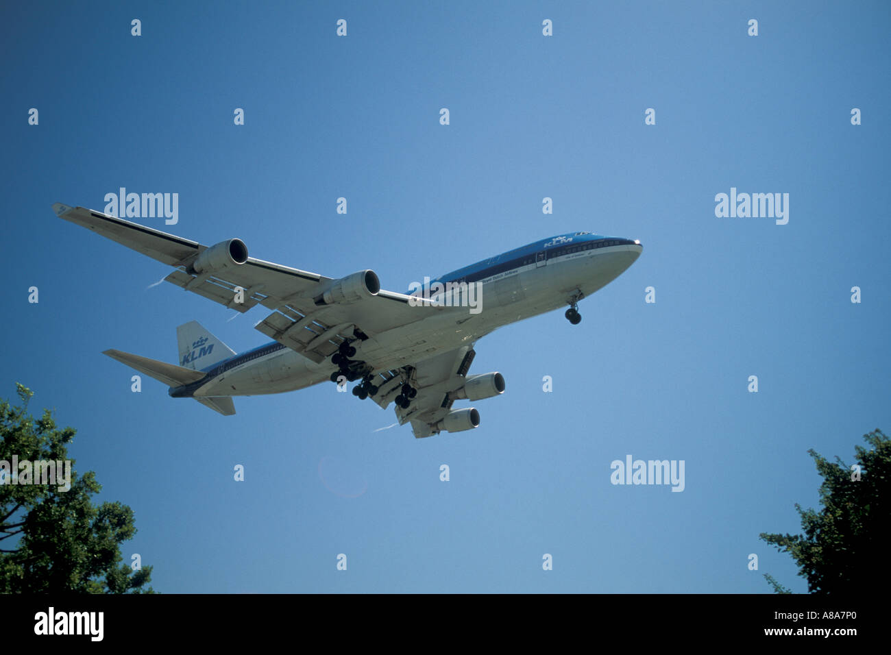 747 wing flaps hi-res stock photography and images - Alamy
