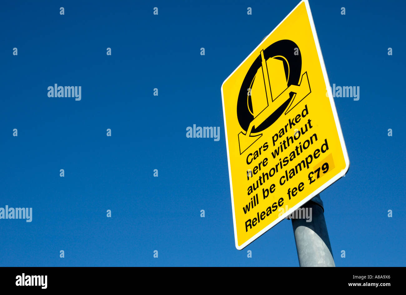 Wheel clampers warning sign, UK, 2006 Stock Photo - Alamy