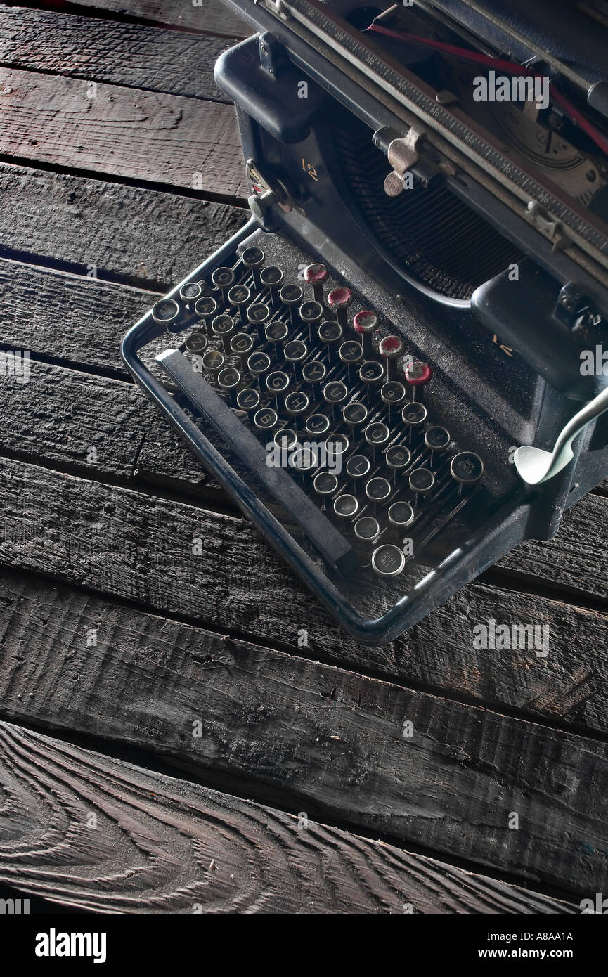 Olden type writer hi-res stock photography and images - Alamy