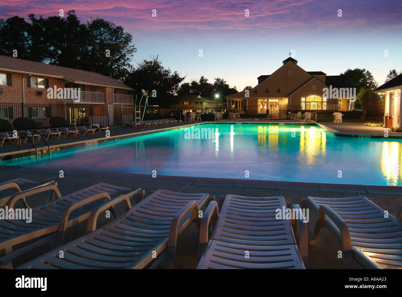 Lawn chairs and swimming pool hi-res stock photography and images - Alamy
