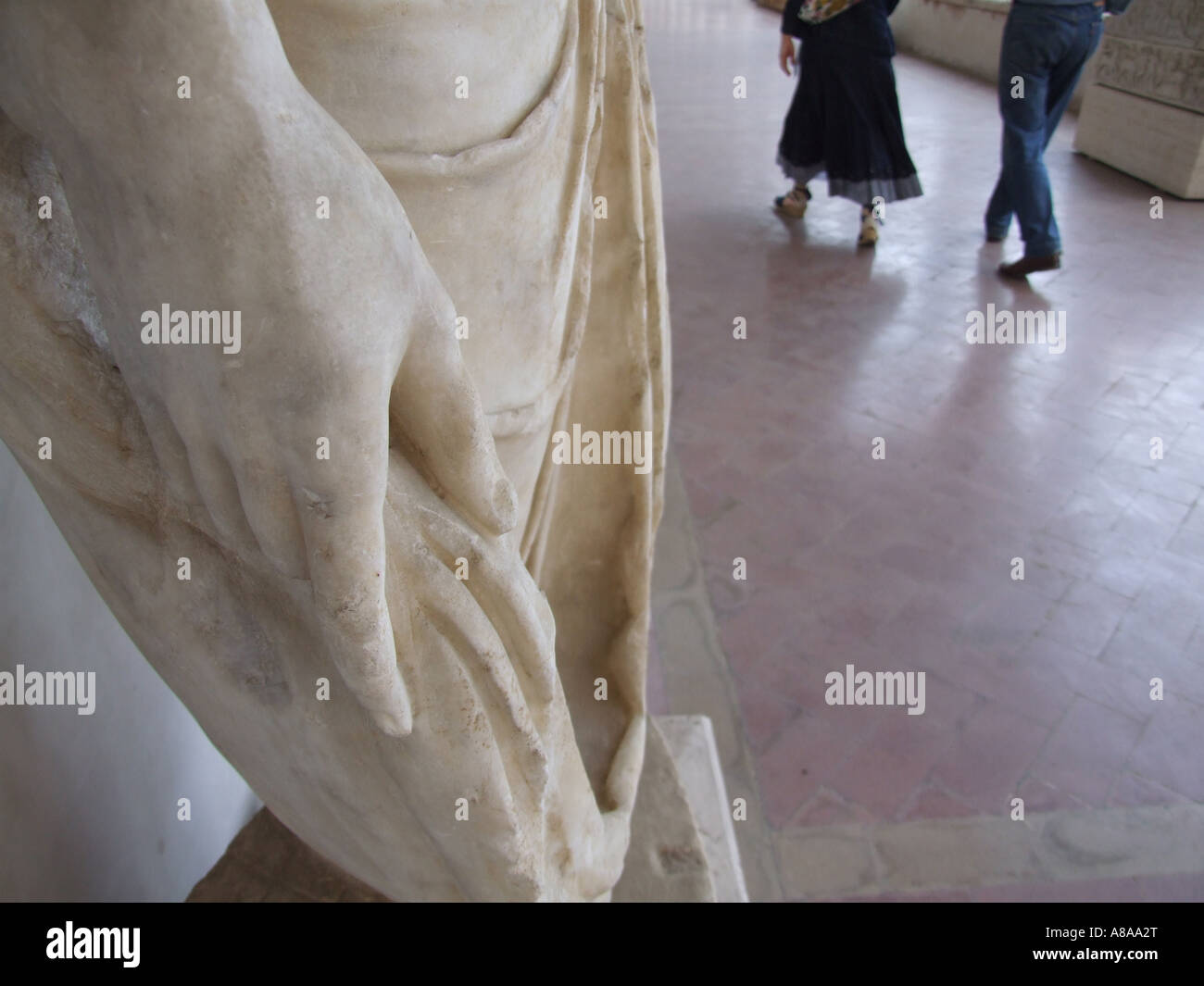 Legs walking sculpture hi-res stock photography and images - Alamy