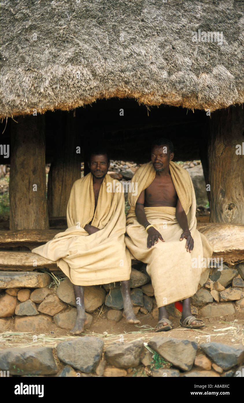 Africa ethiopia konso tribe thatched hi-res stock photography and ...