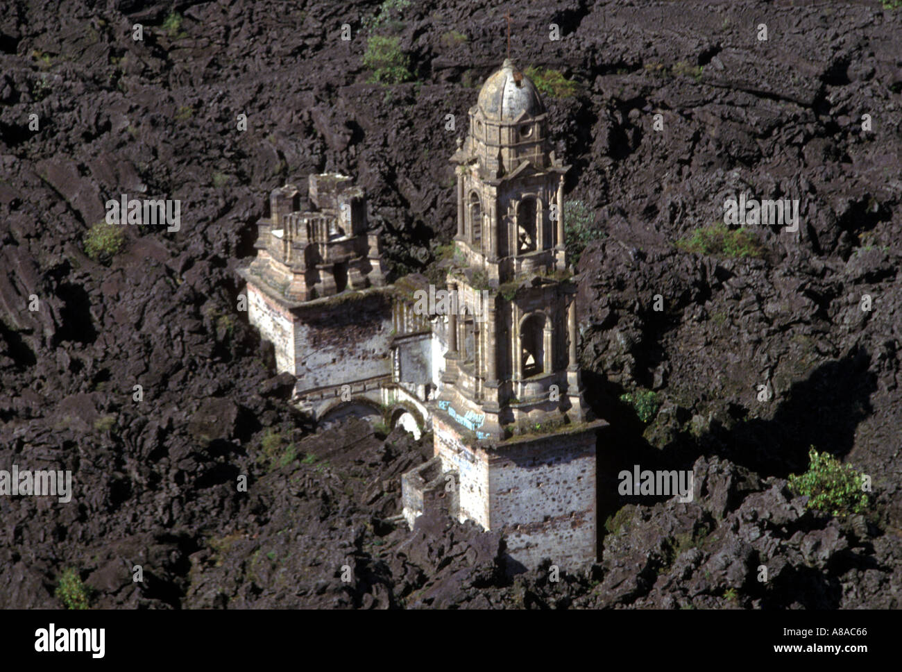 Church buried under the volcanic uruption of the PAracutin volcano in ...