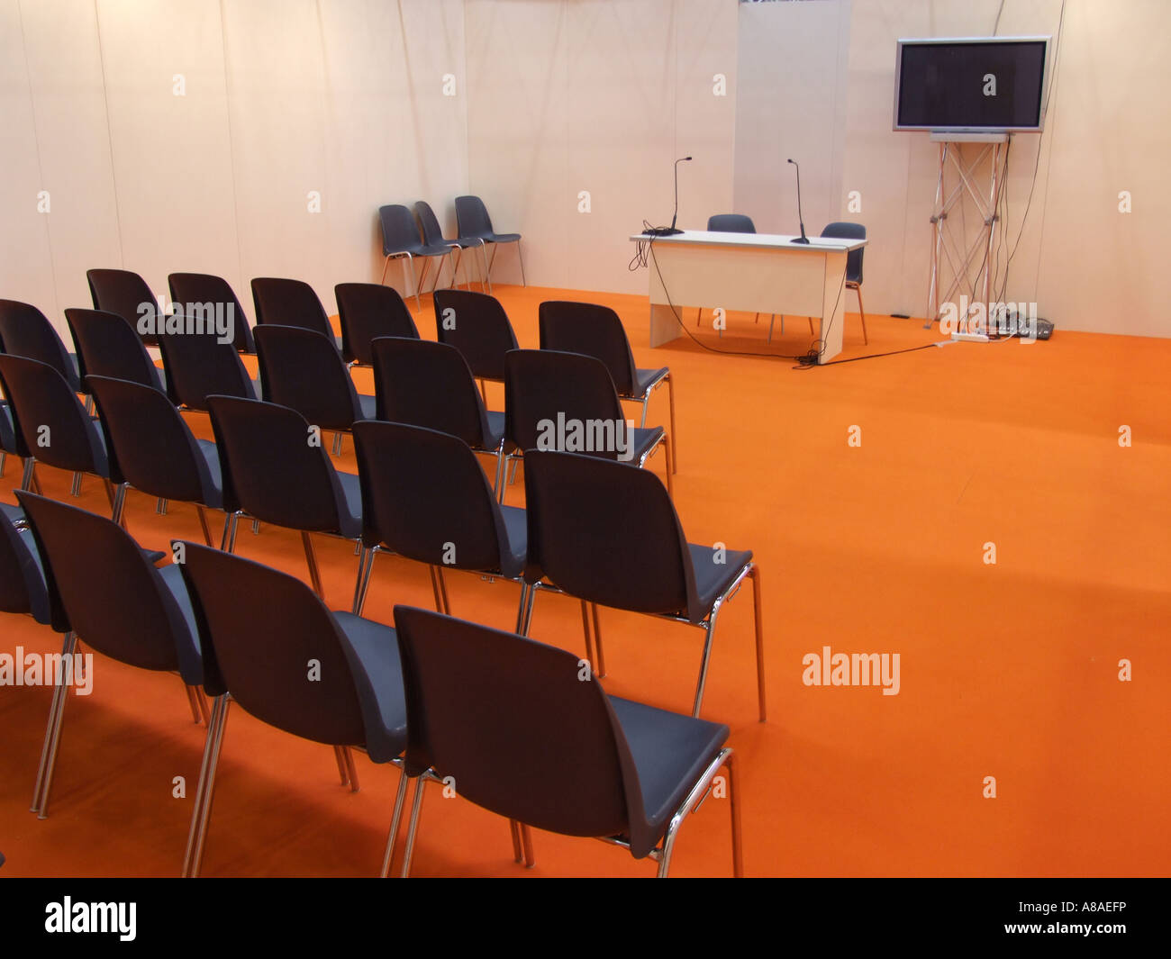 empty chairs in conference hall Stock Photo - Alamy