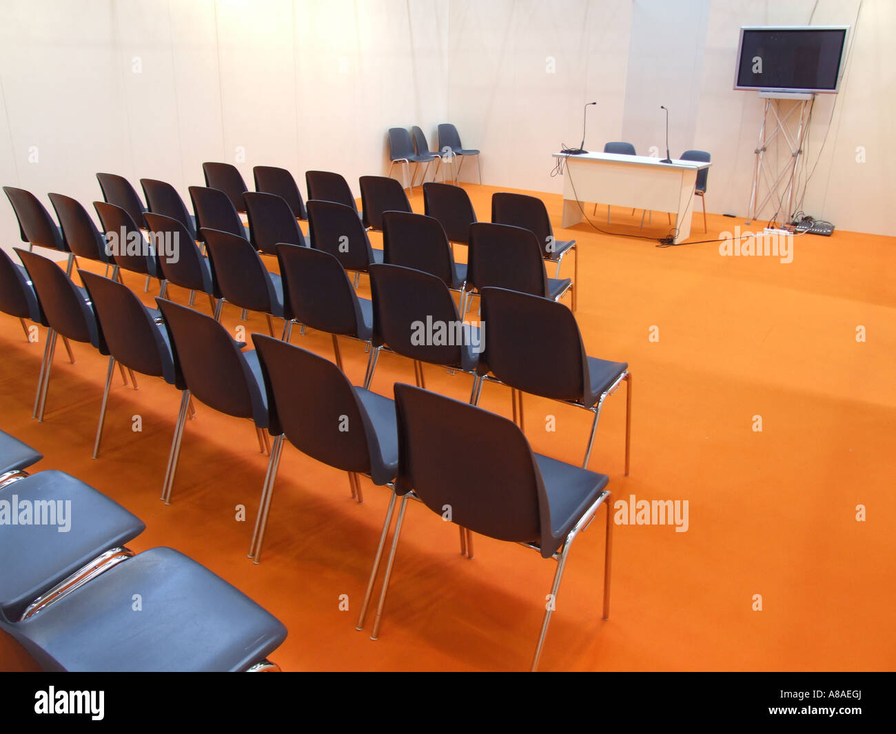 empty chairs in conference hall Stock Photo - Alamy