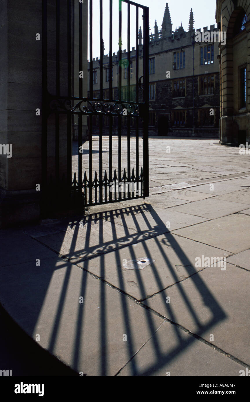 Gate in oxford Stock Photo - Alamy