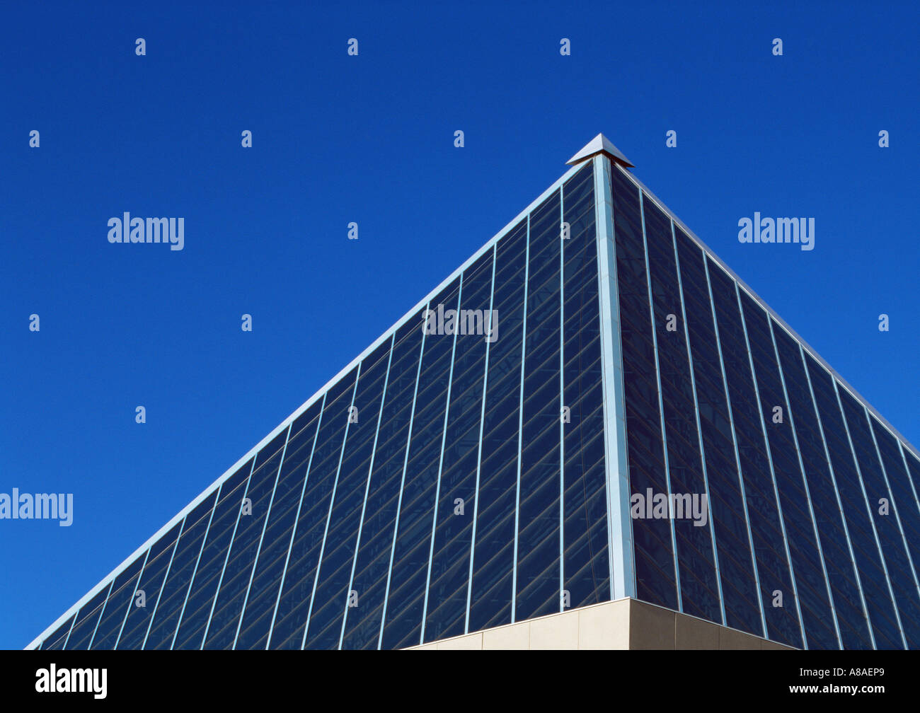 Corner modern building at hi-res stock photography and images - Alamy