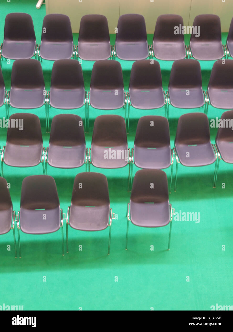 empty chairs in conference hall Stock Photo - Alamy