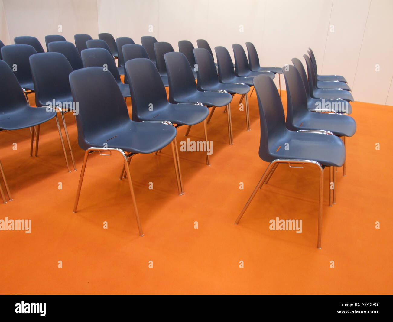 empty chairs in conference hall Stock Photo - Alamy