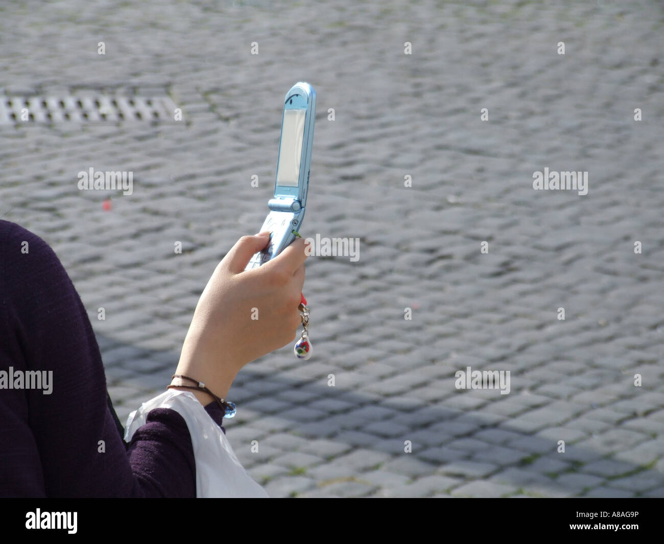 Anonymous teenager and phone hi-res stock photography and images - Alamy