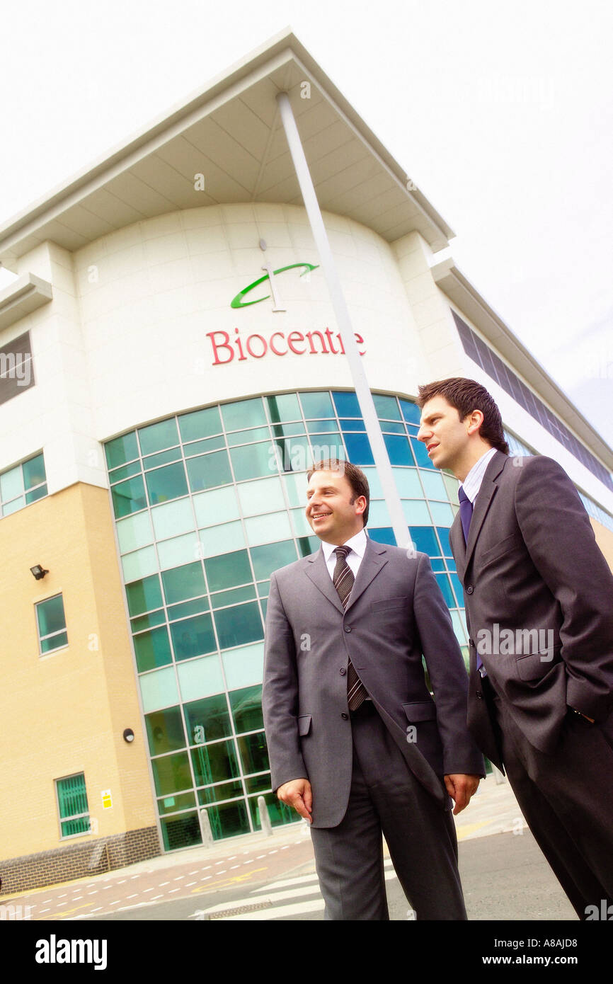 Men wearing suits and ties hi-res stock photography and images - Alamy