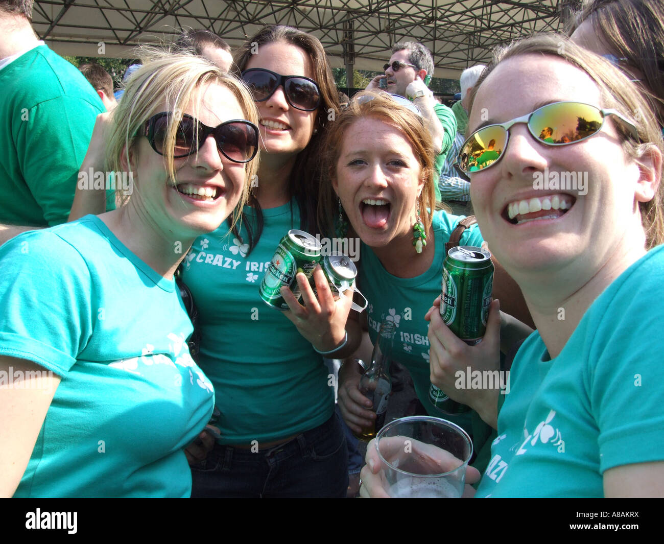 Irish fans girls hi-res stock photography and images - Alamy
