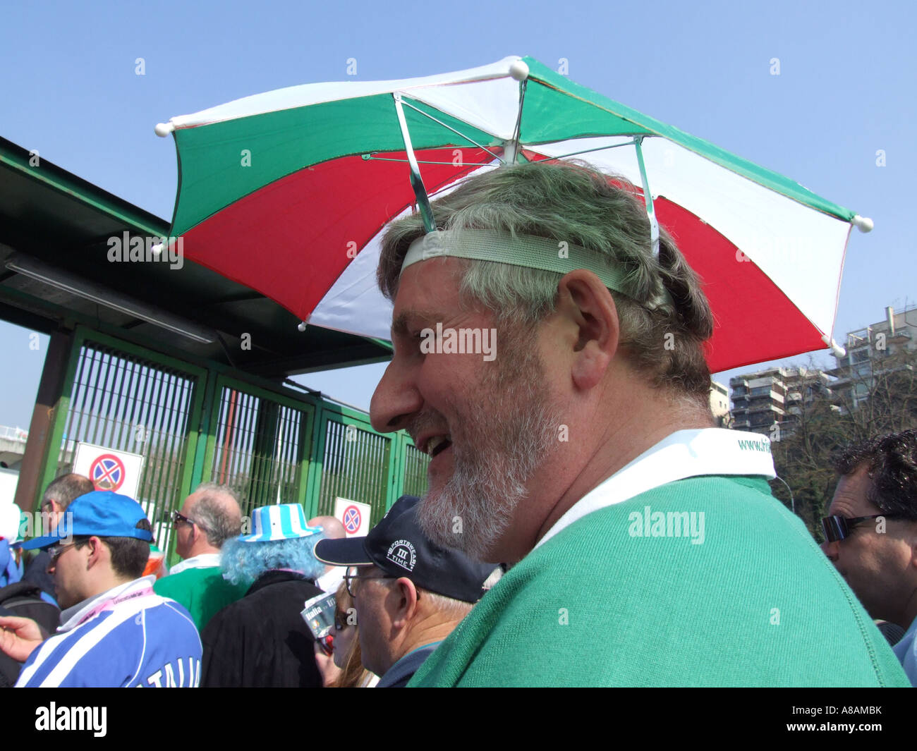 irish rugby fans in rome for the six nations match versus italy 2007 ...