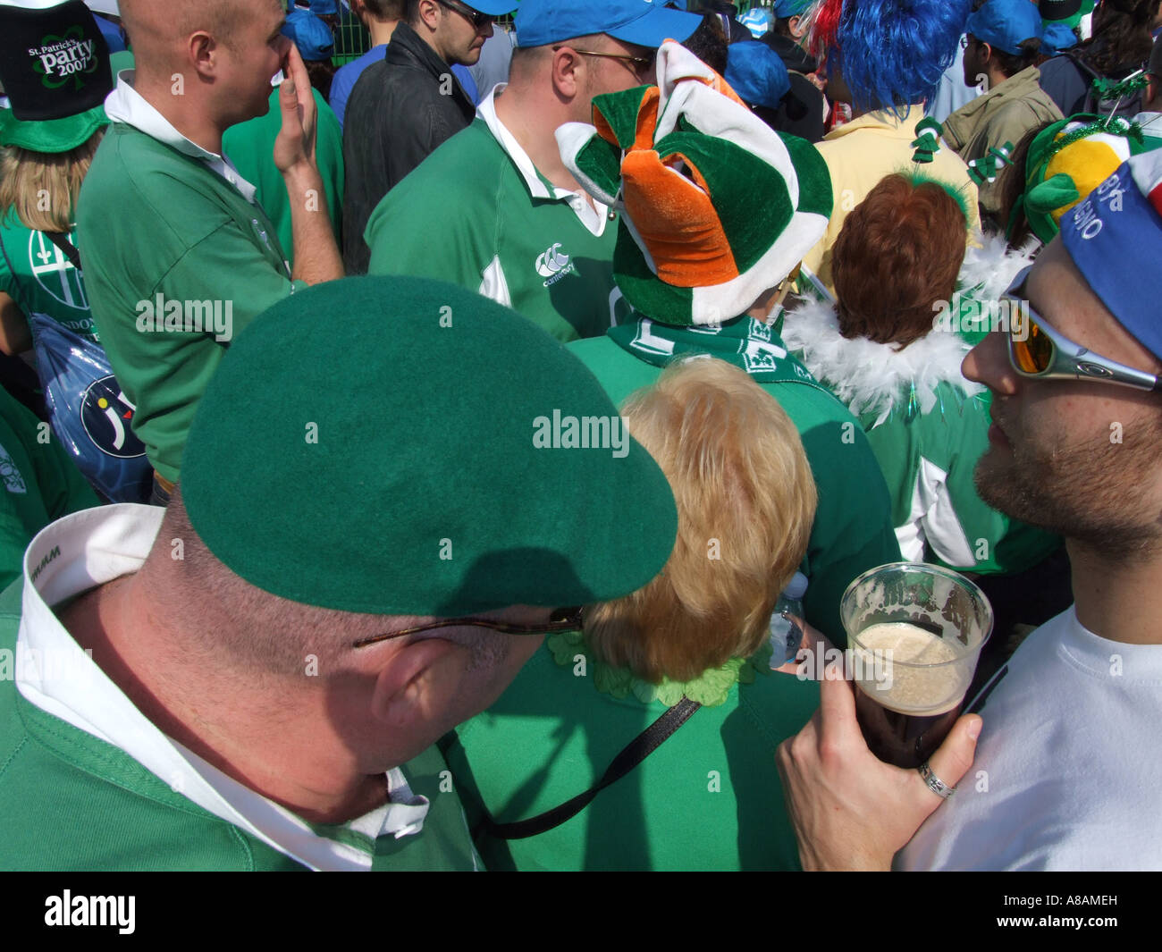 irish rugby fans in rome for the six nations match versus italy 2007 ...