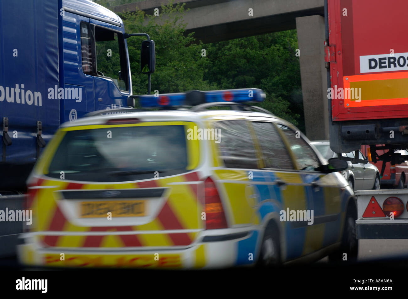 Police moving hi-res stock photography and images - Alamy