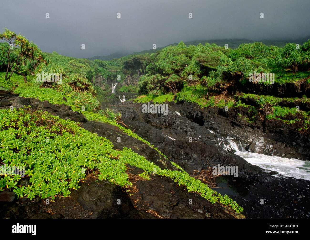 Lava pools hi-res stock photography and images - Alamy