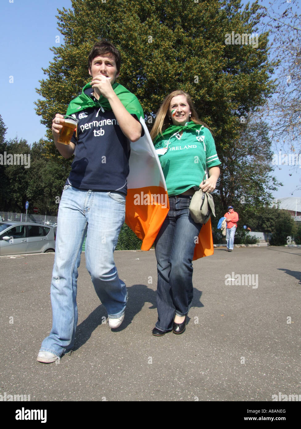 irish rugby fans in rome for the six nations match versus italy 2007 ...