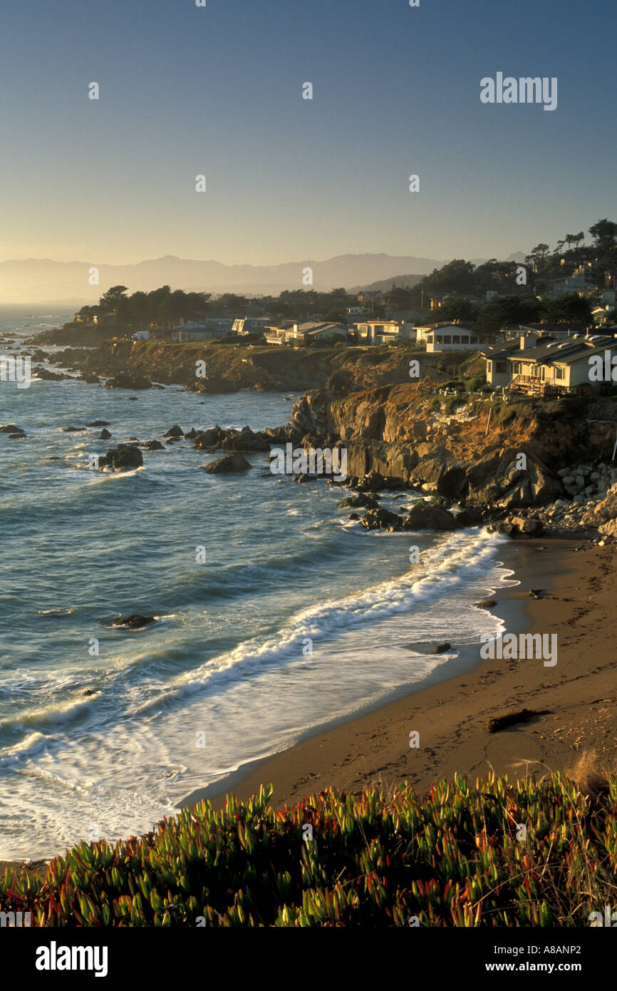 Coastal cliff bluffs california homes hi-res stock photography and ...