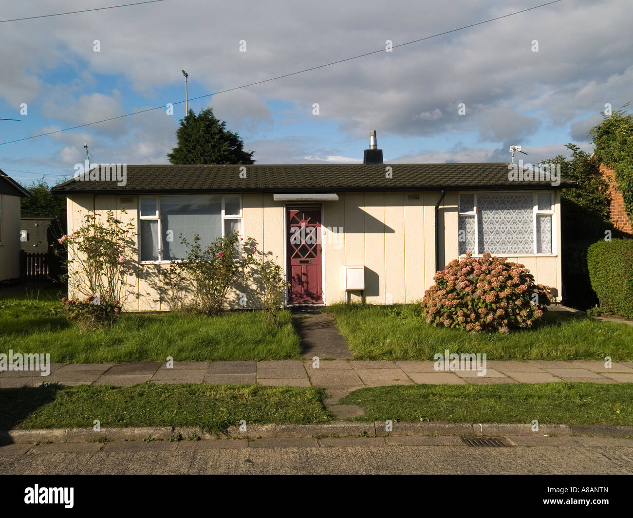 Post war prefab hi-res stock photography and images - Alamy
