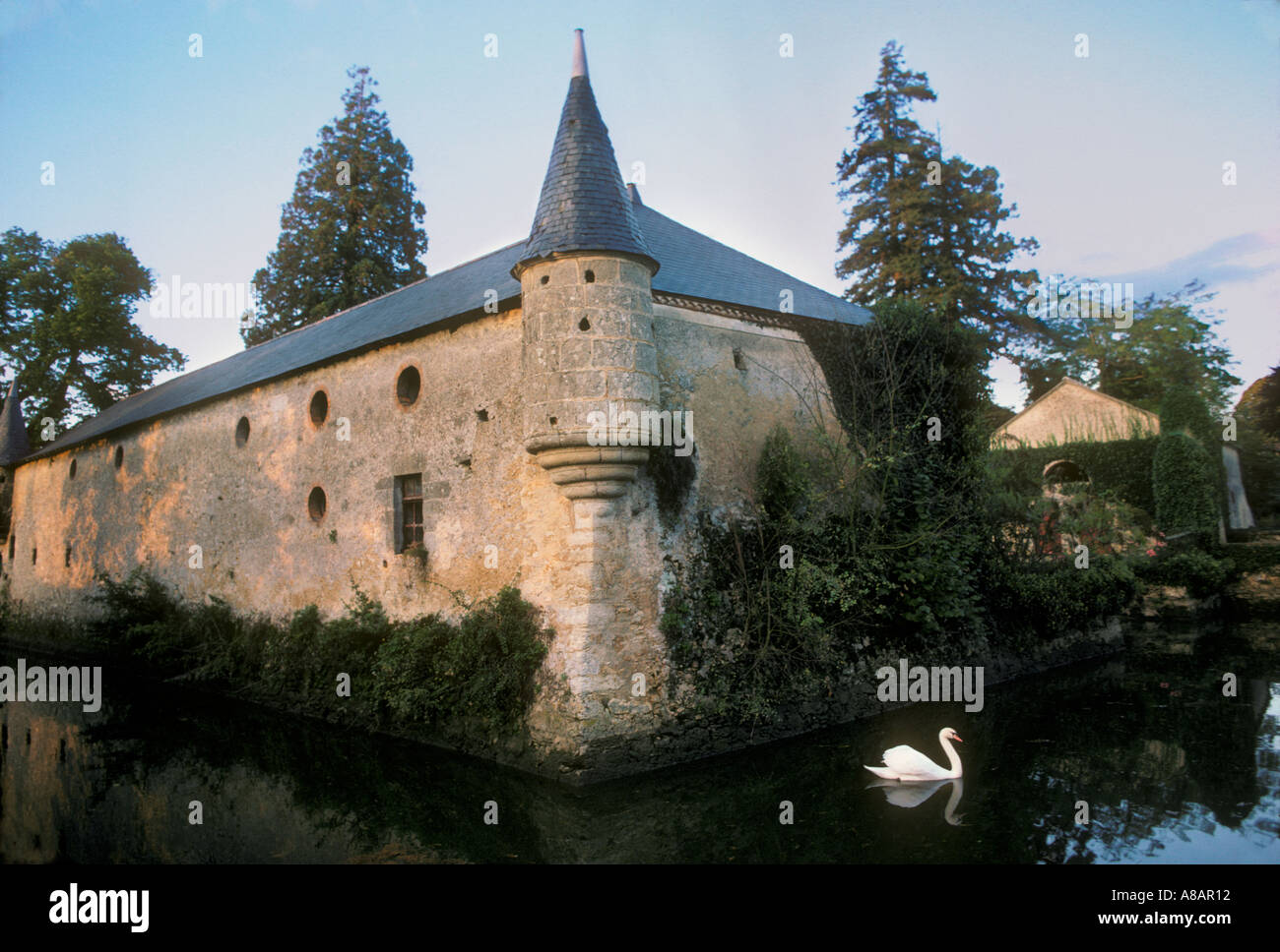 Moat farm hi-res stock photography and images - Alamy