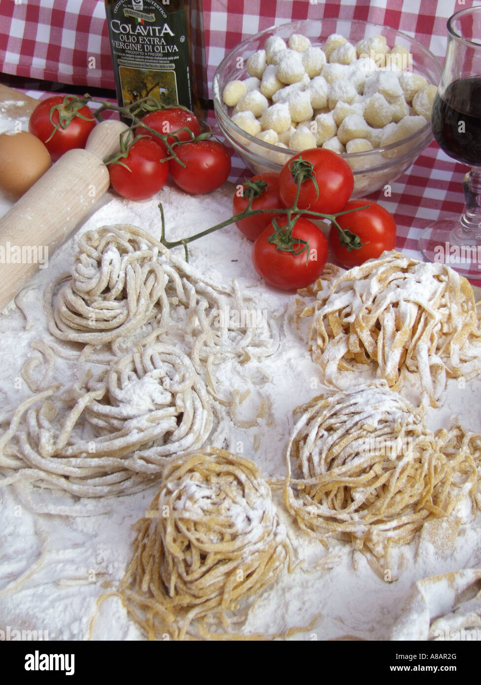 italian pasta outside shop in rome Stock Photo - Alamy