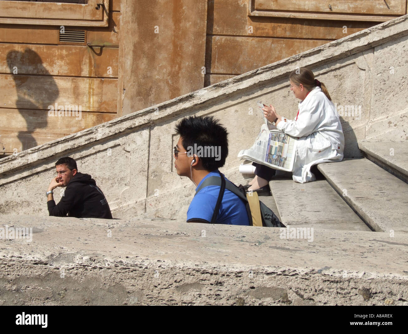 people sitting on the spanish steps in rome Stock Photo - Alamy