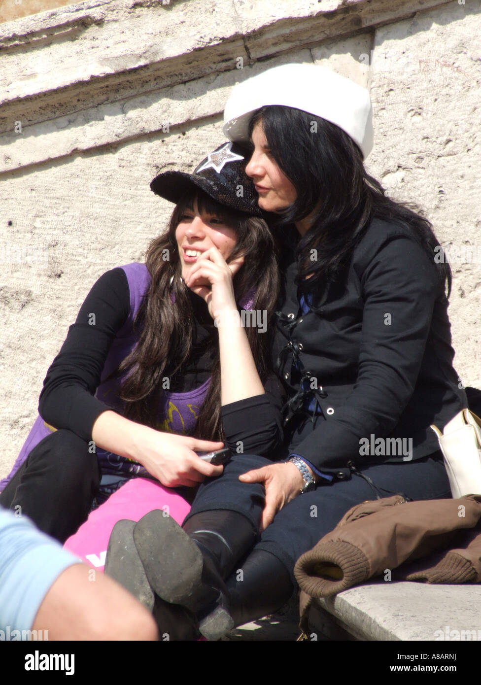people sitting on the spanish steps in rome Stock Photo - Alamy