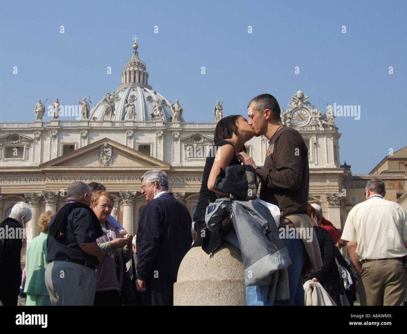 couple at st peter's square in rome Stock Photo - Alamy
