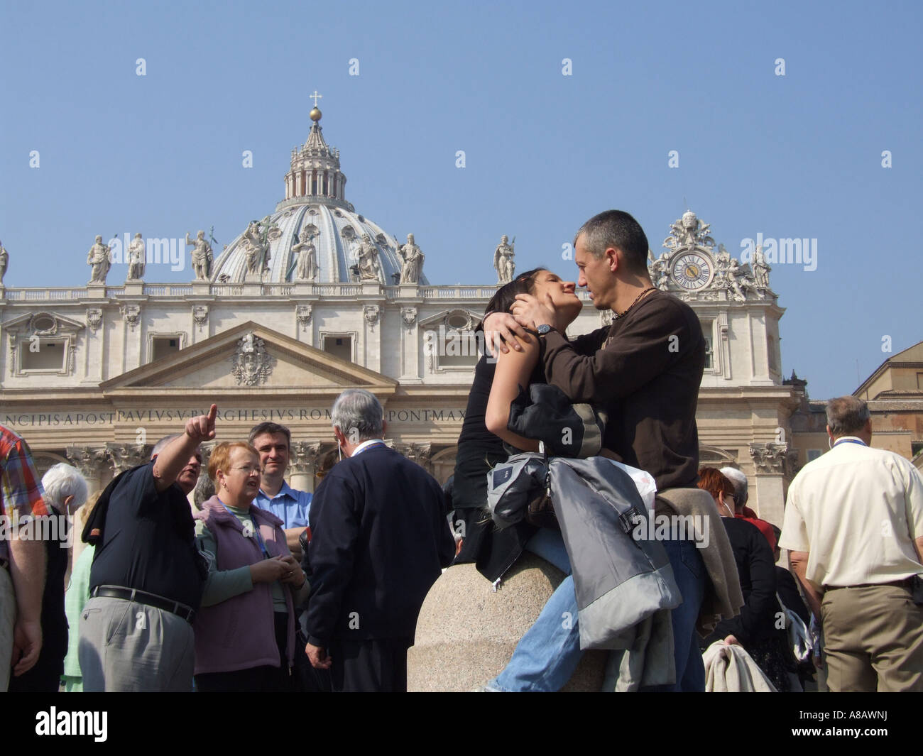 couple at st peter's square in rome Stock Photo - Alamy