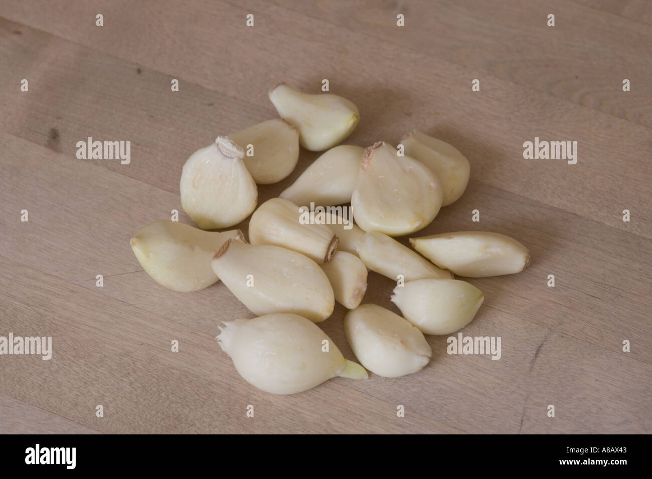 Still life close up of Garlic pieces Stock Photo - Alamy