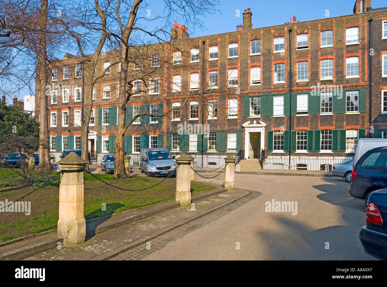 New square lincoln's inn hi-res stock photography and images - Alamy