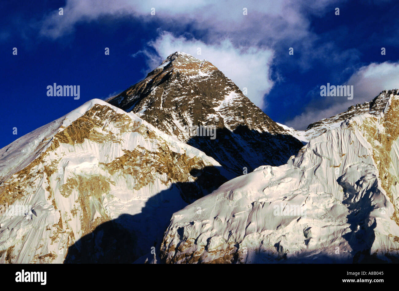 Mount Everest seen from Kala Pattar Everest trek Sagarmatha National ...