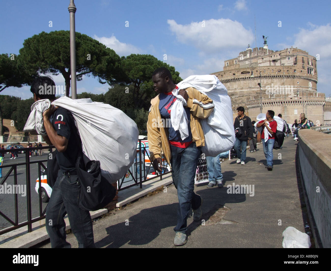immigrant street vendors escaping the police in rome Stock Photo - Alamy