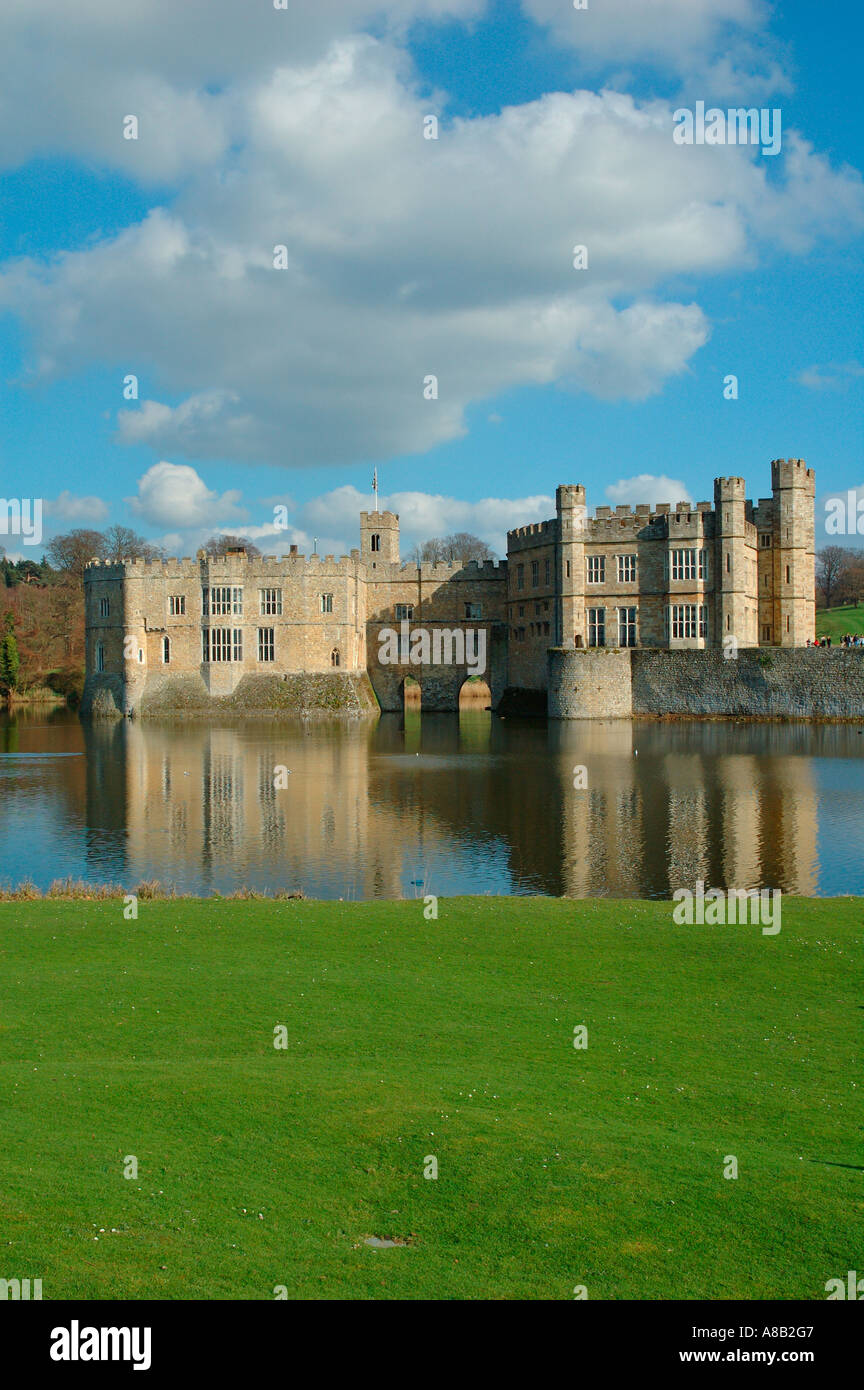 Leeds majestic building hi-res stock photography and images - Alamy