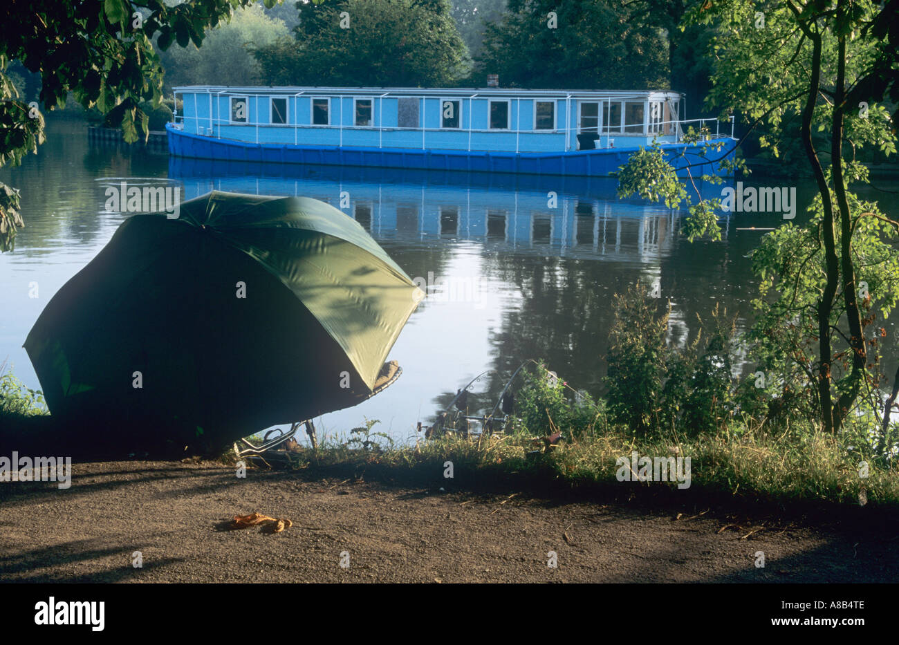 Longboat houseboat barge boat hi-res stock photography and images - Alamy