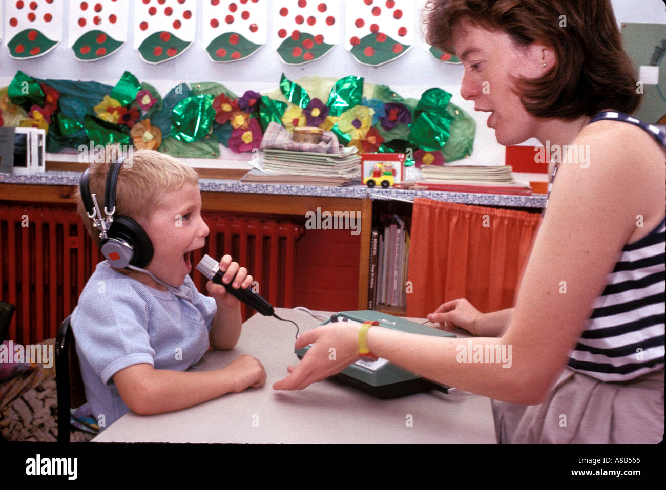 Teaching the deaf hi-res stock photography and images - Alamy