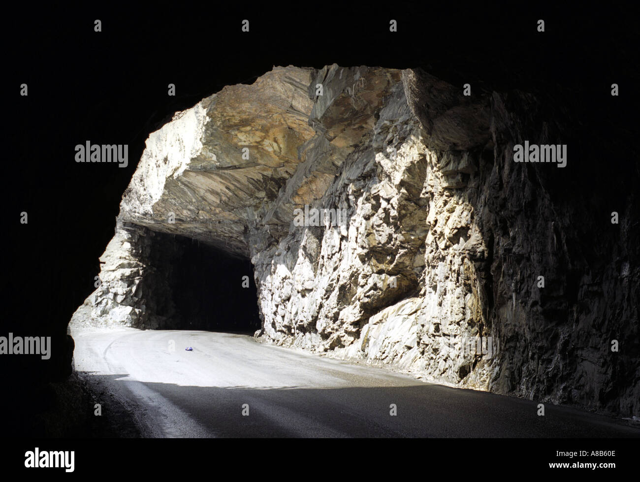 Tunnel des fenetres tunnel of windows looking into the tunnel Stock ...