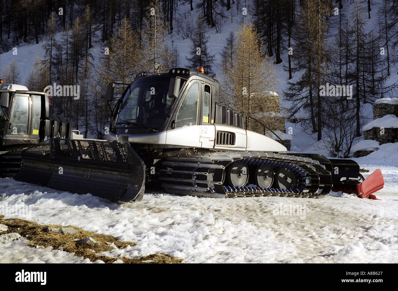 Piste basher Dammeuse Tracked vehicle Stock Photo - Alamy