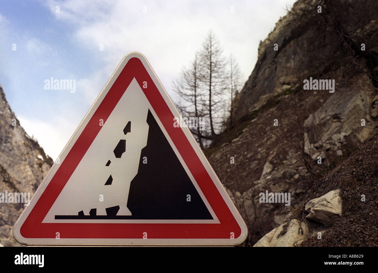 Roadsign falling rocks hi-res stock photography and images - Alamy