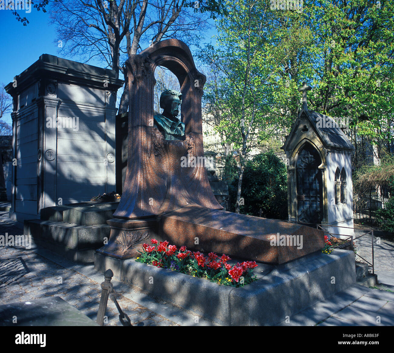 Emile Zola s monument in the cimitiere de Montmartre Paris France Stock ...