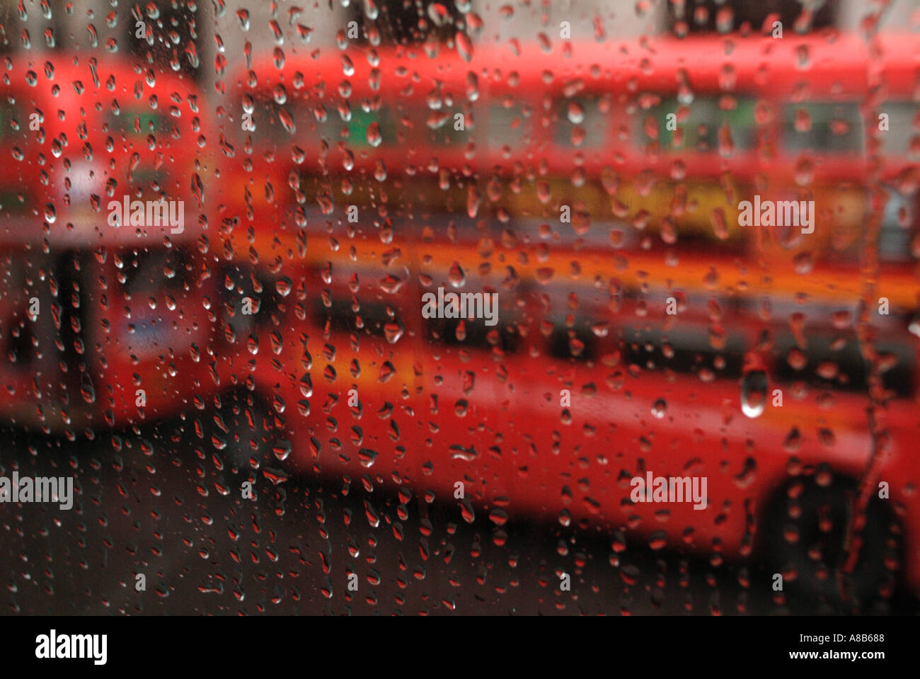 London buses in the rain Stock Photo - Alamy