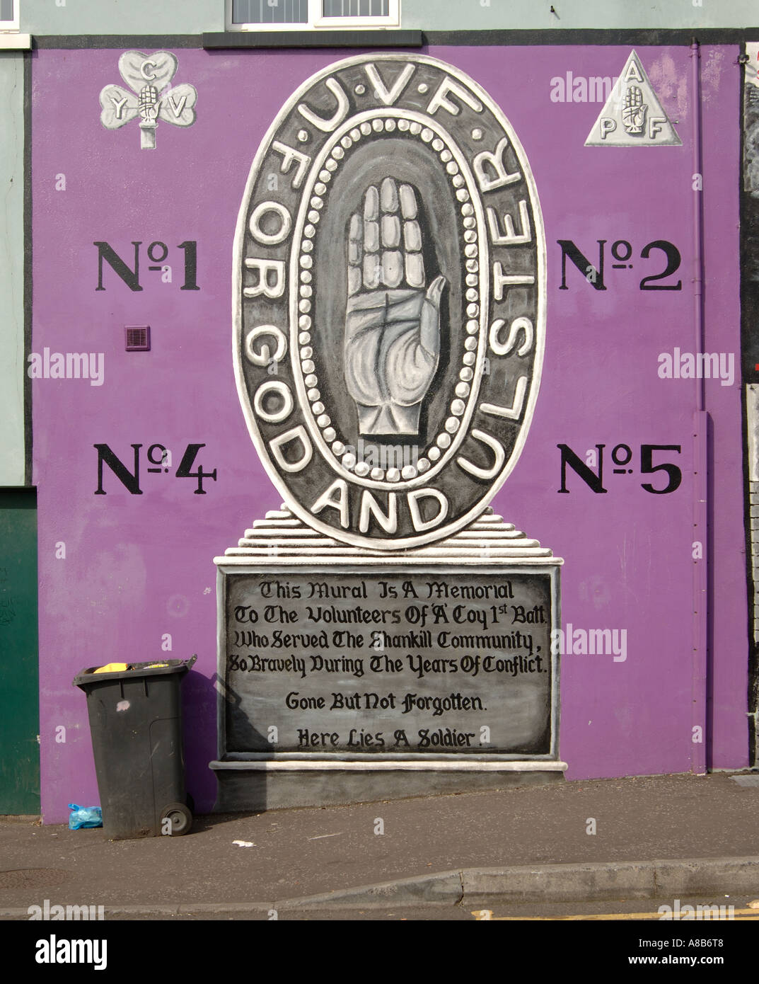 Uvf ulster volunteer force memorial hi-res stock photography and images ...