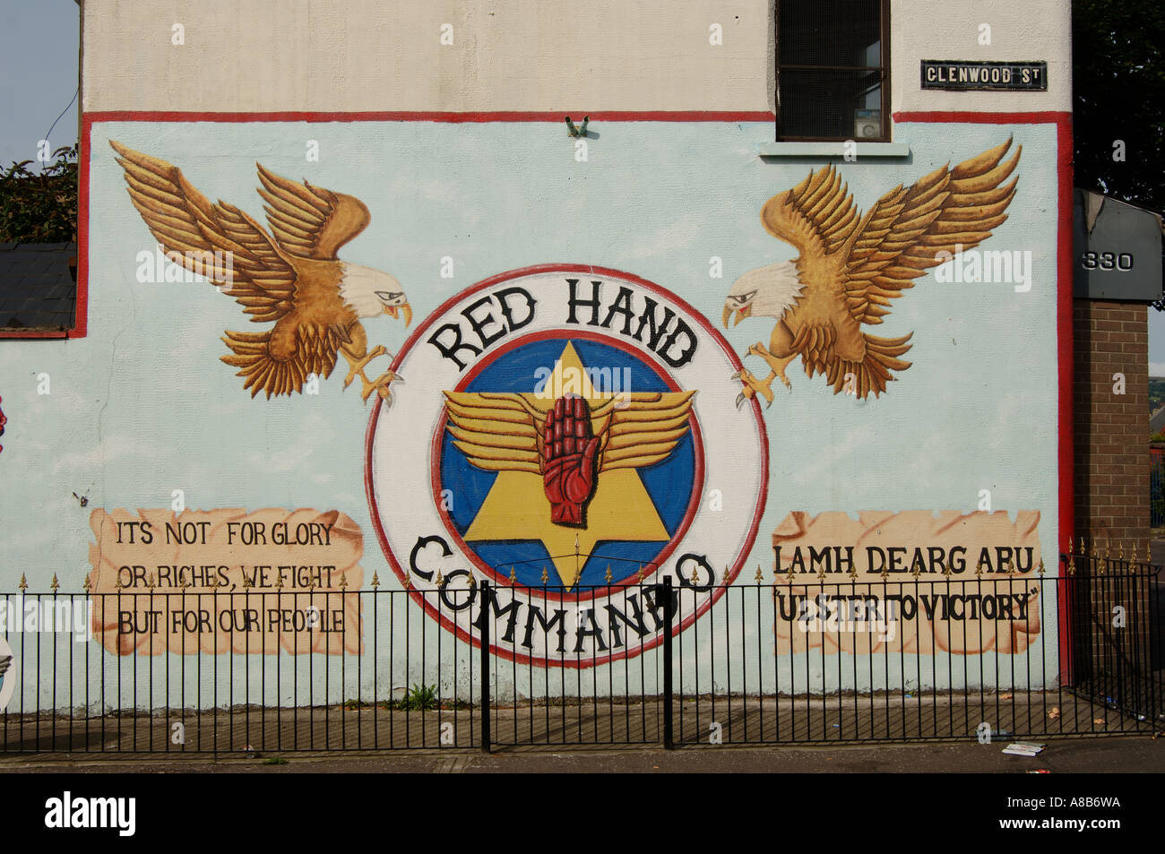 Red hand commando hi-res stock photography and images - Alamy