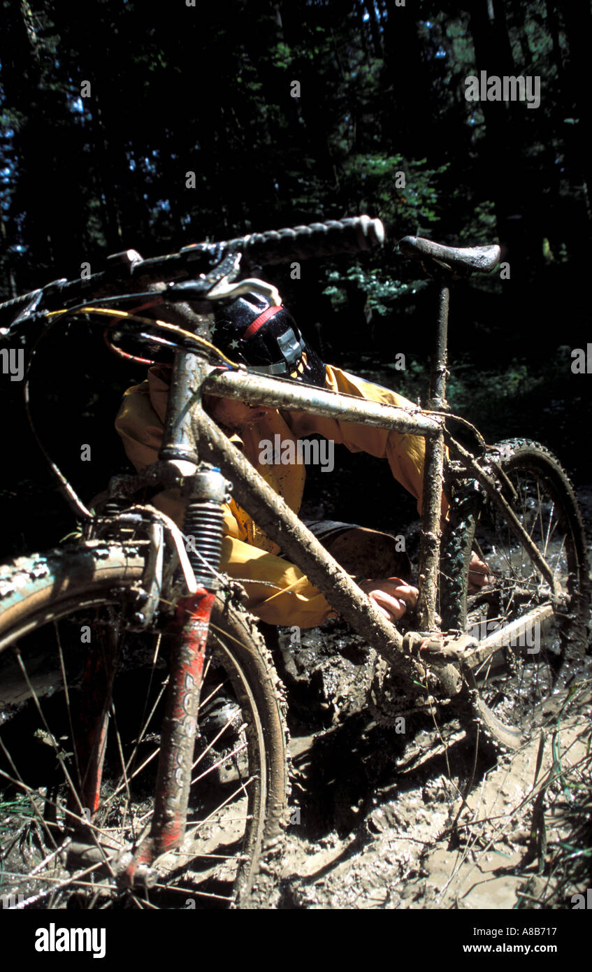 Mud covered mountain bike Stock Photo - Alamy