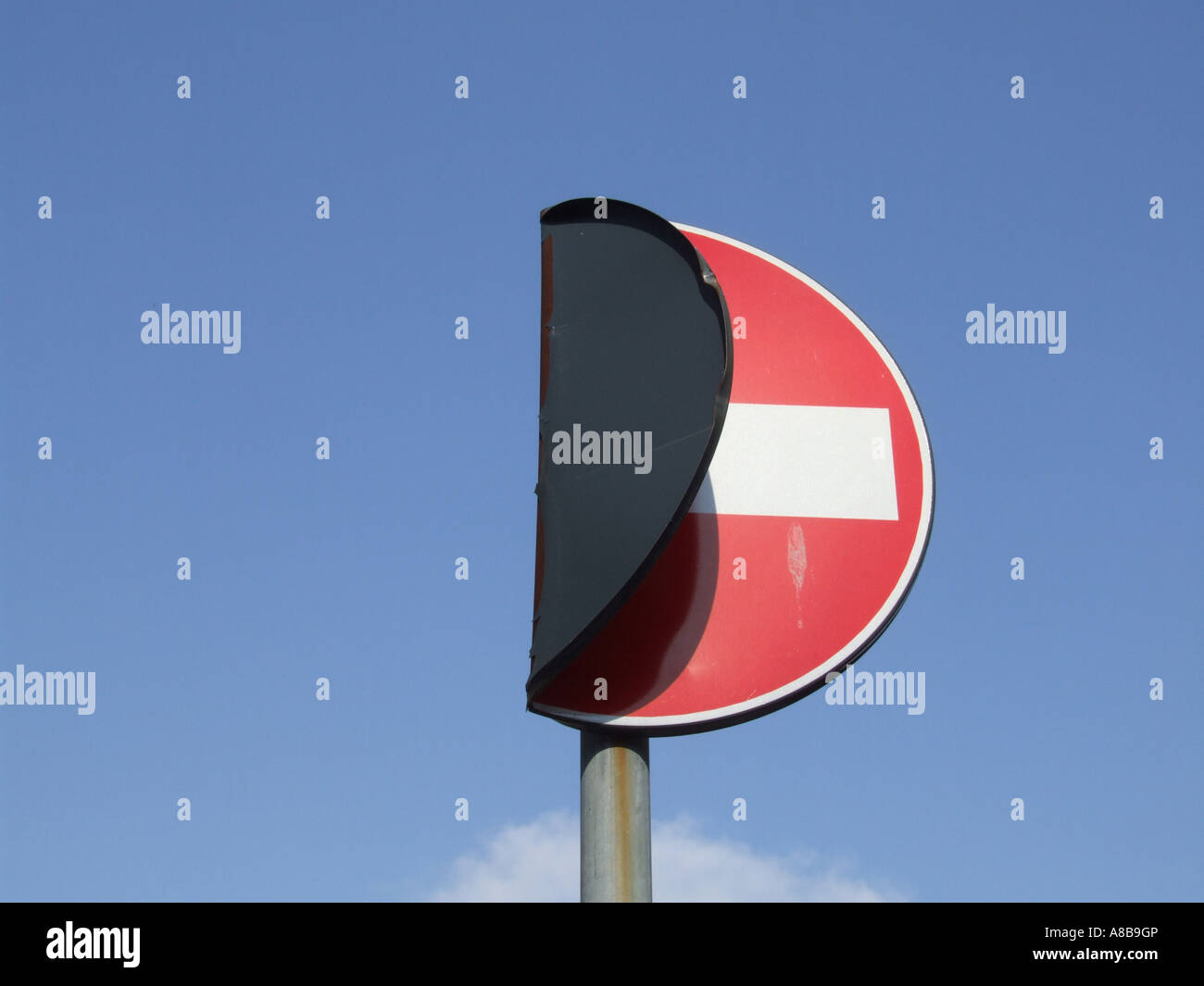 damaged no entry sign Stock Photo - Alamy