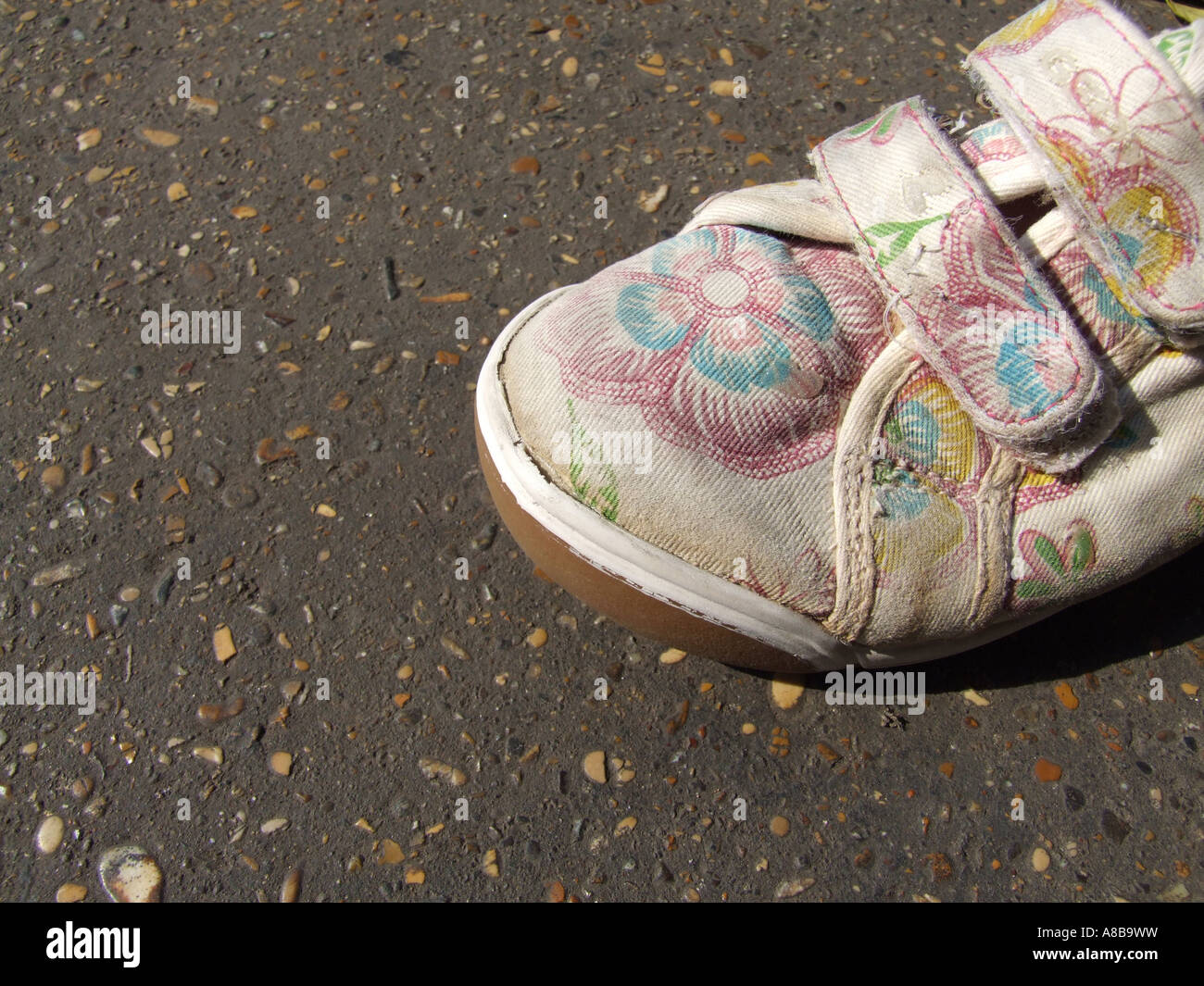 Lost shoe girl hi-res stock photography and images - Alamy